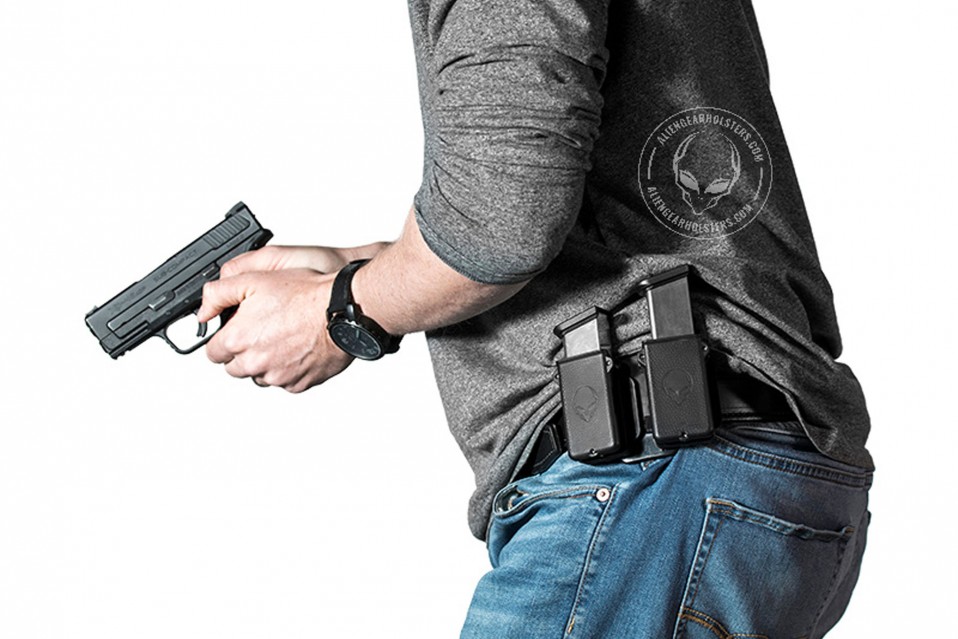 [SHOT Show 2017] Alien Gear Holsters - New Cloak Mag Carriers | RECOIL