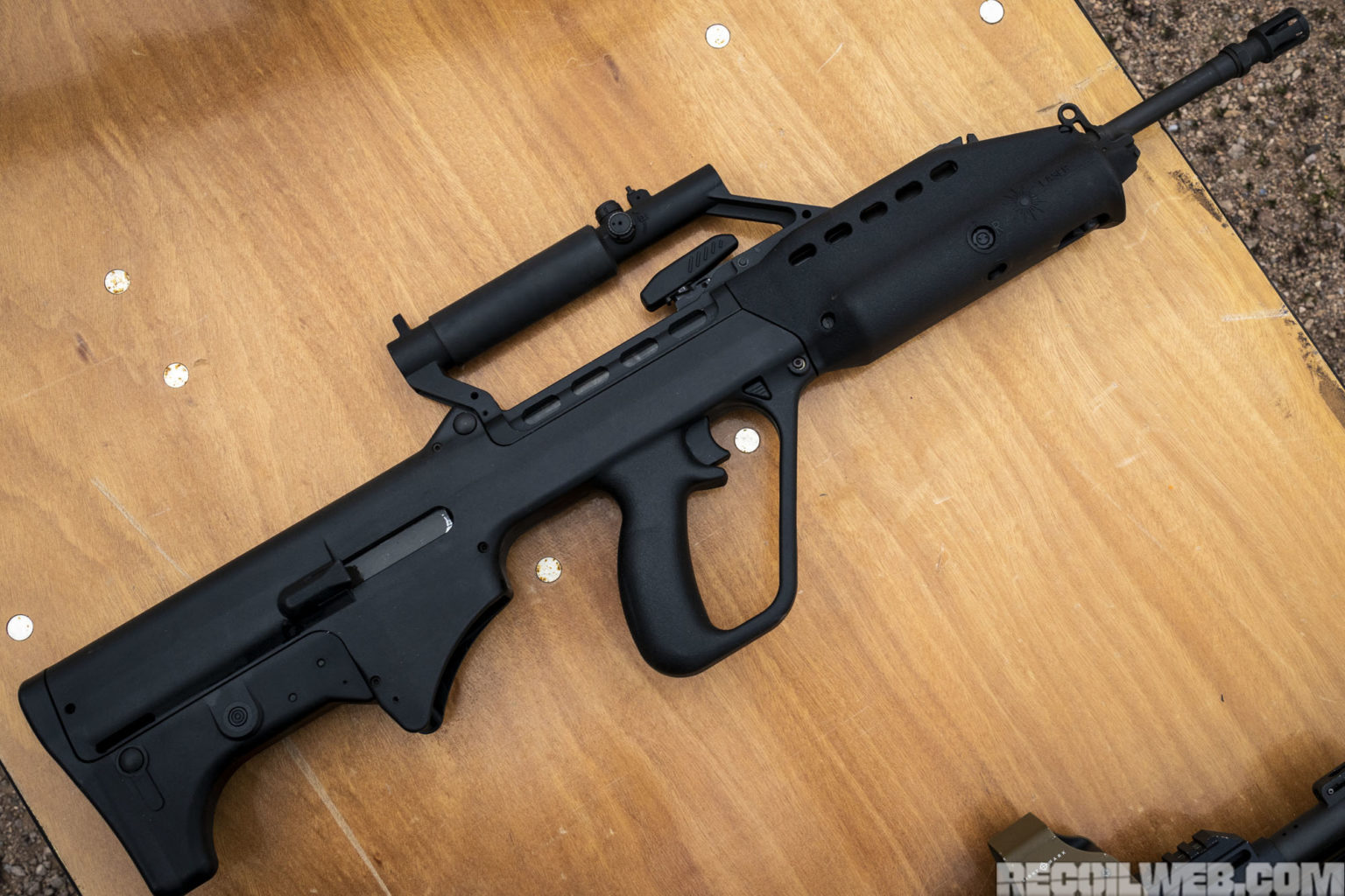 From Singapore with Love: Ultimax 100 Mk8 LMG, SAR-21 Bullpup | RECOIL