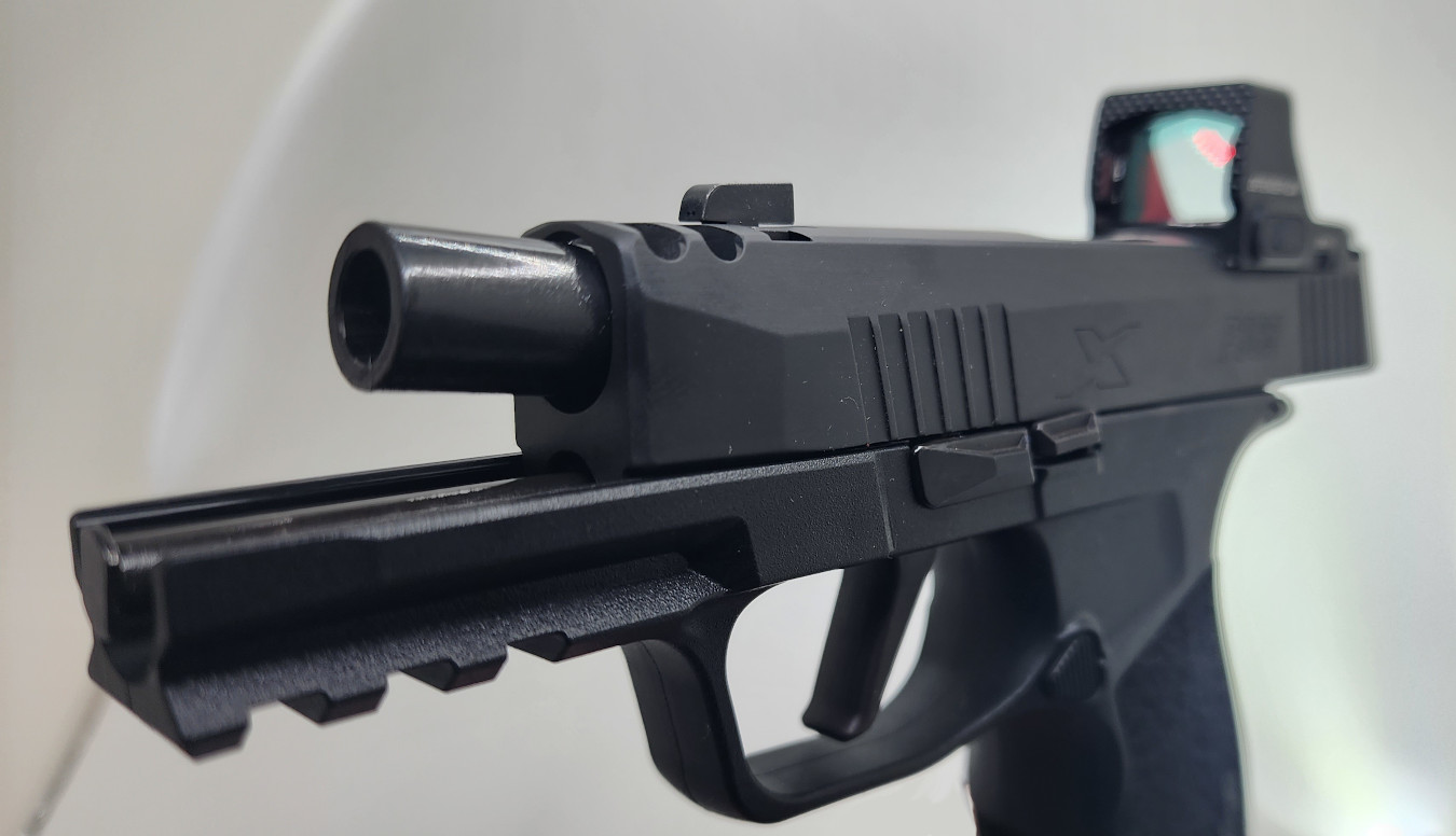 SIG Sauer P365 XMACRO COMP: Skinny Compact CCW [Hands-On Review] | RECOIL