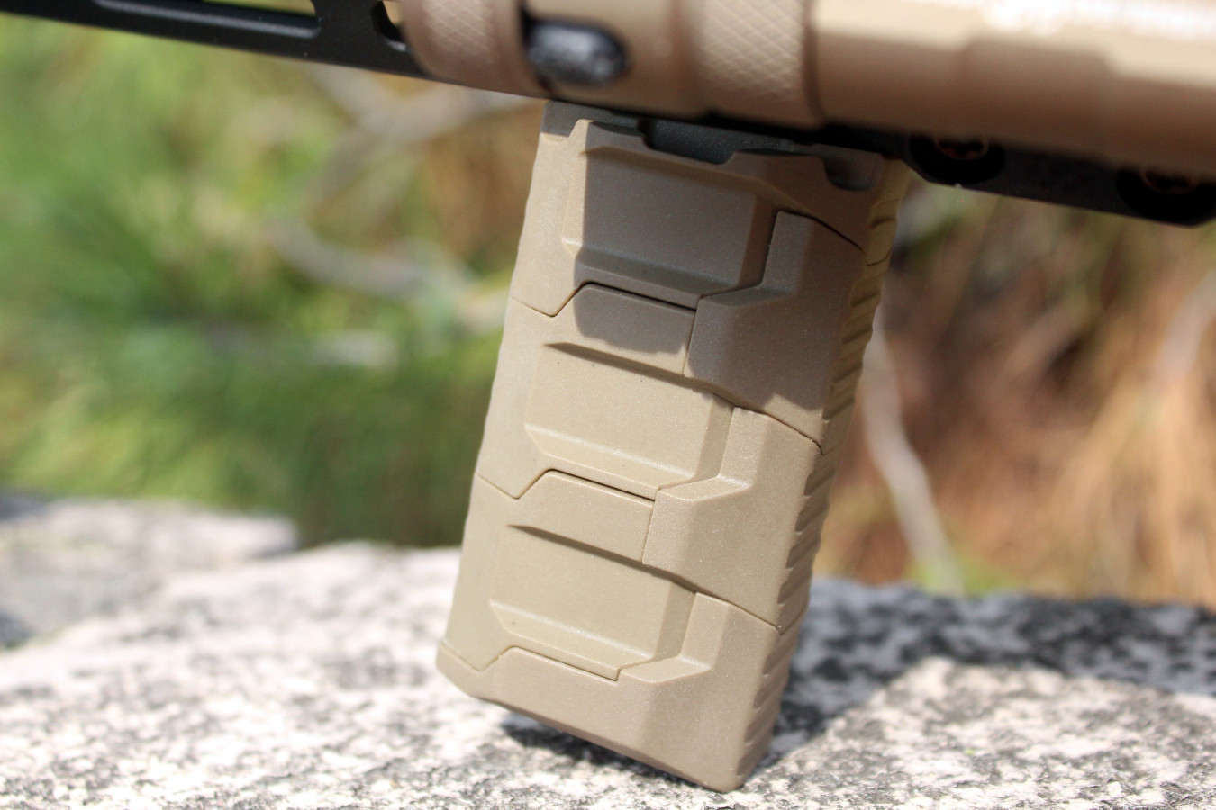 Night And Day: An AR Built For Brutality [BUILD SHEET] | RECOIL